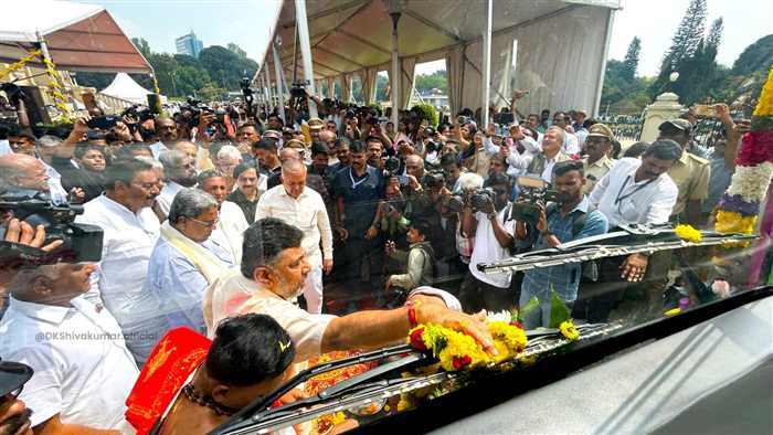 Pallakki bus ಪಲ್ಲಕ್ಕಿ ಹೆಸರಿನ 40 ಐಷರಾಮಿ ಬಸ್‌ಗಳಿಗೆ ಚಾಲನೆ, ಫೋಟೋಗಳು ಇಲ್ಲಿವೆ ...