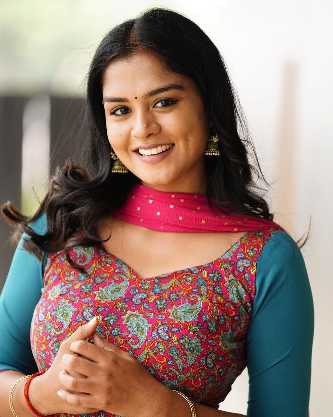 PHOTOS: பீச்சில் கலக்கல் போட்டோஷூட்.. மகாநதி சீரியல் நடிகையின் ...