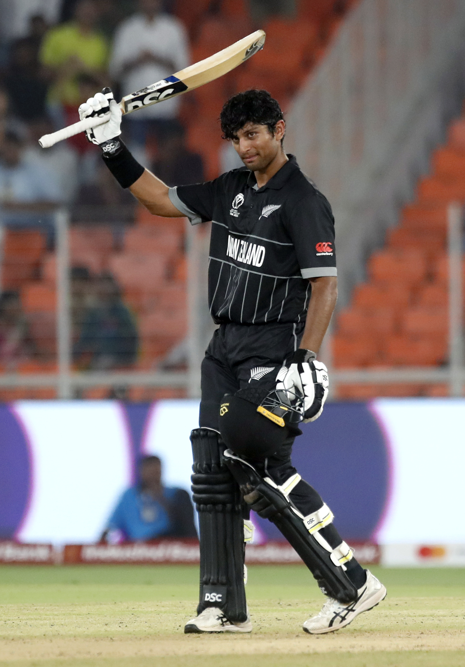 PHOTOS: அறிமுக போட்டியிலேயே சதம் அடித்த நியூசிலாந்து வீரர்.. பூர்வீகம் ...