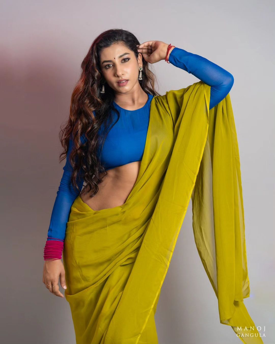 విష్ణు ప్రియ అందాల సునామీ.. భామకు హద్దులు లేవులే..! | Ravishing Beauty ...