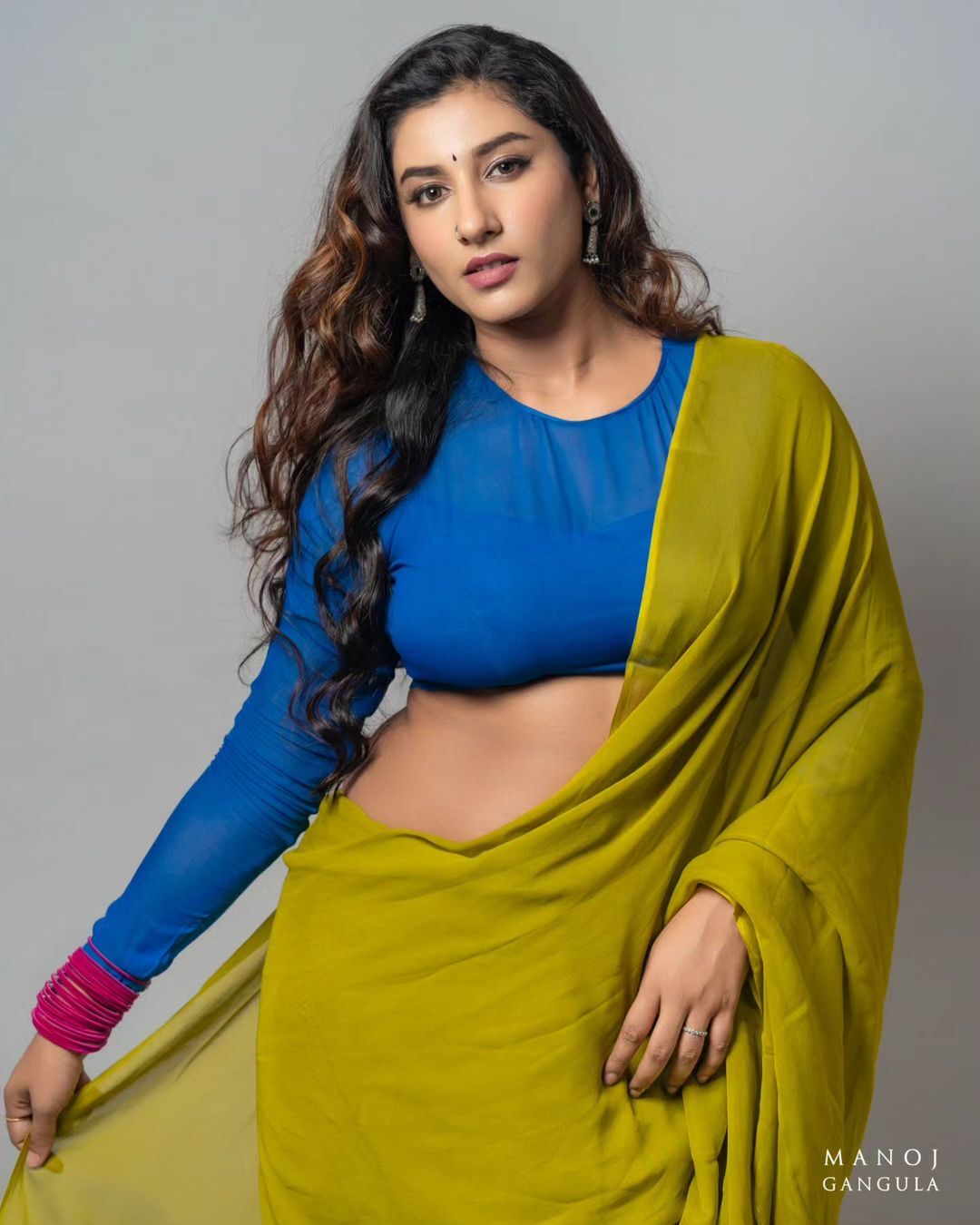 విష్ణు ప్రియ అందాల సునామీ.. భామకు హద్దులు లేవులే..! | Ravishing Beauty ...