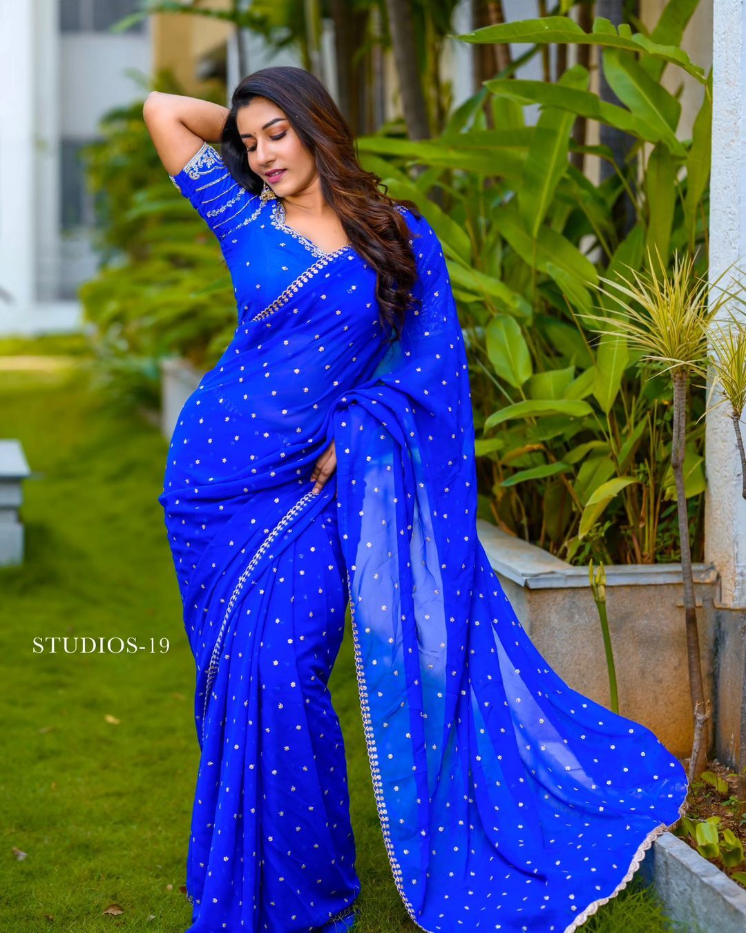 విష్ణు ప్రియ అందాల సునామీ.. భామకు హద్దులు లేవులే..! | Ravishing Beauty ...