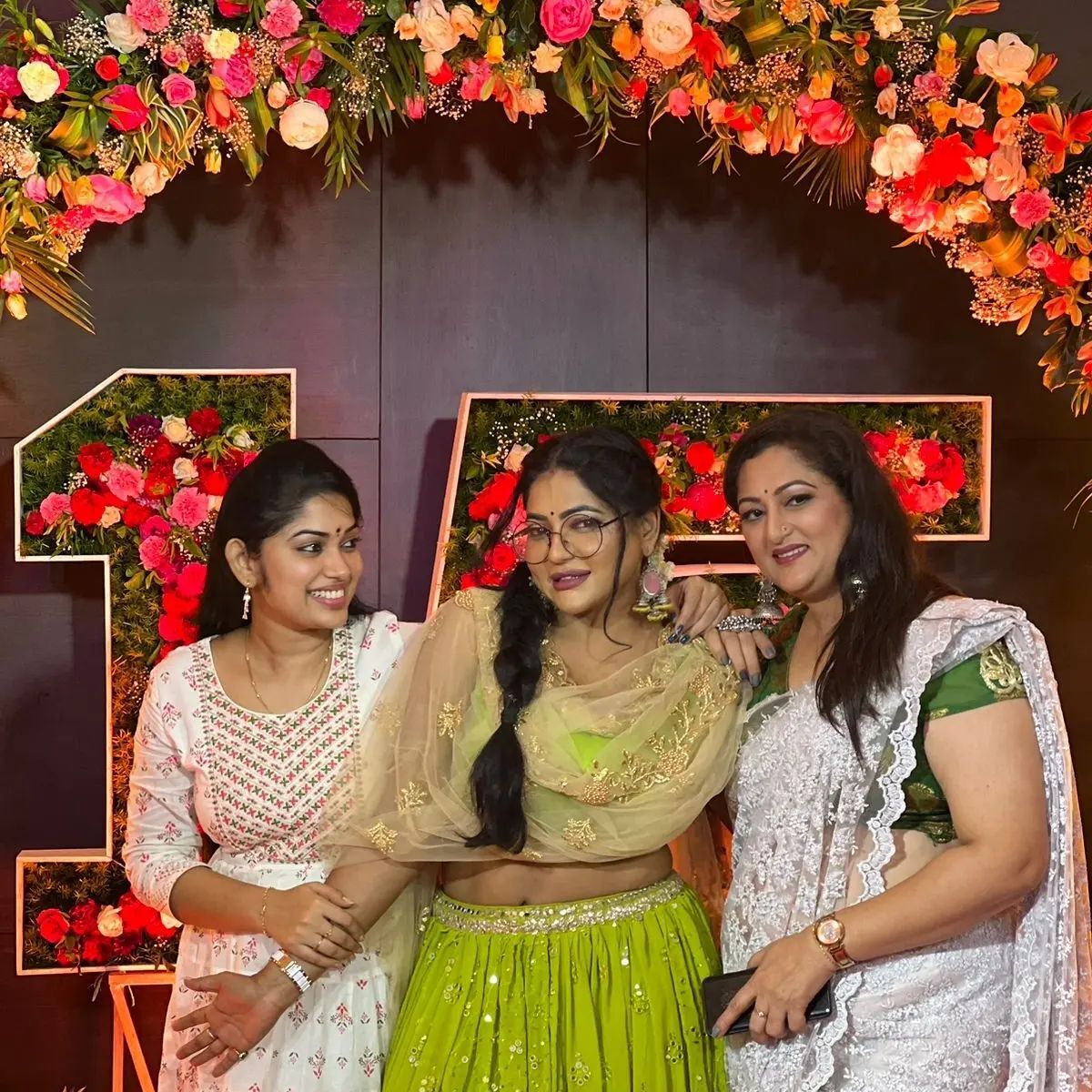 PHOTOS: பாக்கியலட்சுமி ராதிகாவுடன் ரேகா கிருஷ்ணப்பா.. ஒன்றுகூடிய சீரியல் நடிகைகள்.. லேட்டஸ்ட் ...