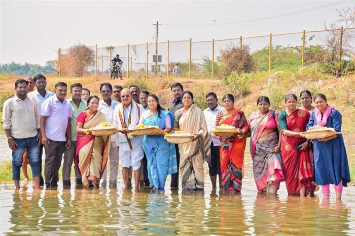 ಭರ್ತಿಯಾದ ಶಿರಾ ದೊಡ್ಡಕೆರೆಗೆ ಬಾಗಿನ ಅರ್ಪಿಸಿದ ಟಿಬಿ ಜಯಚಂದ್ರ | TB Jayachandra Performs Ganga Puja For ...