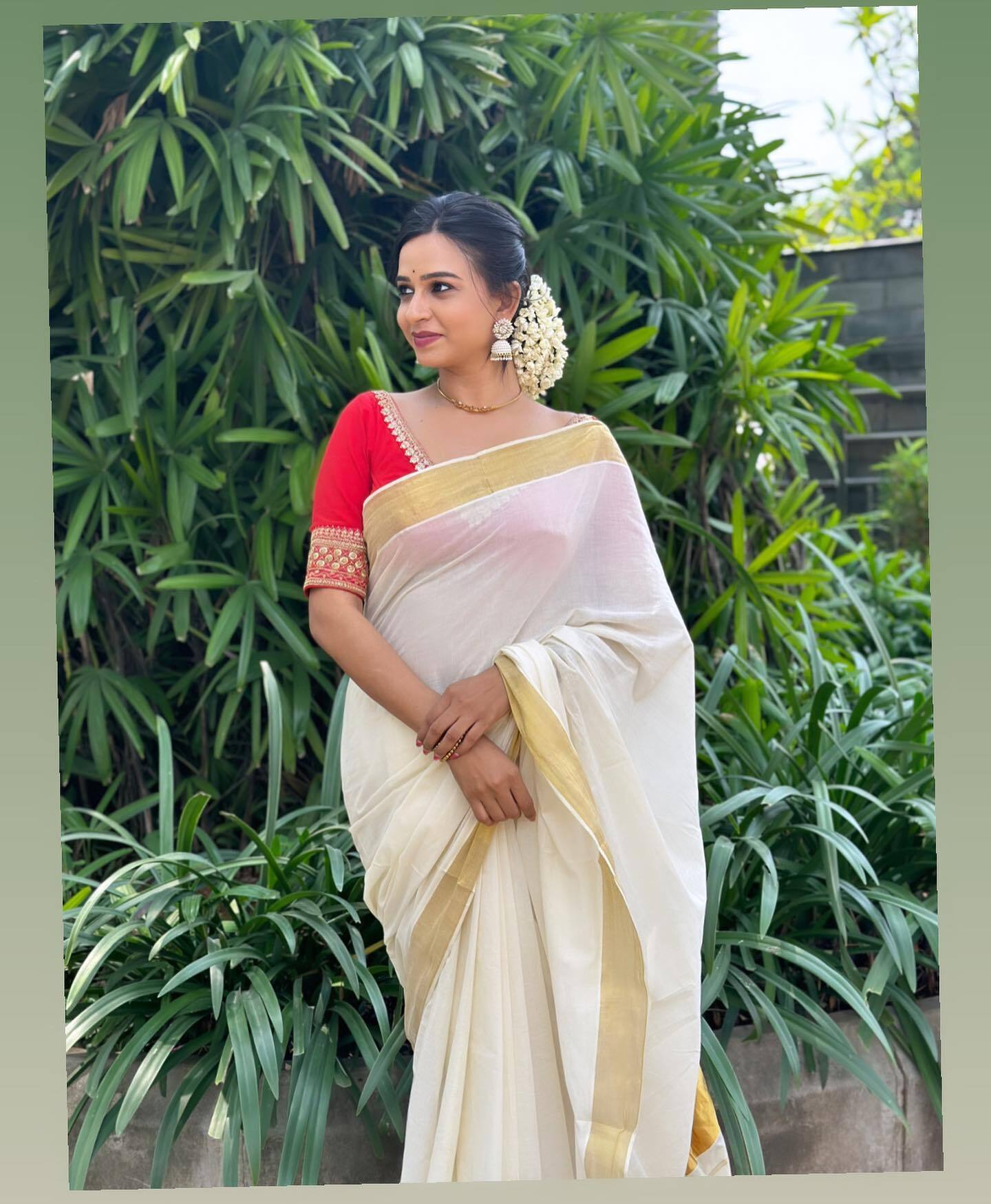 PHOTOS: எண்டே ஓமனக்குட்டி.. மலையாள பெண்ணாக மாறிய பாக்கியலட்சுமி சீரியல் நடிகை.. லேட்டஸ்ட் ...