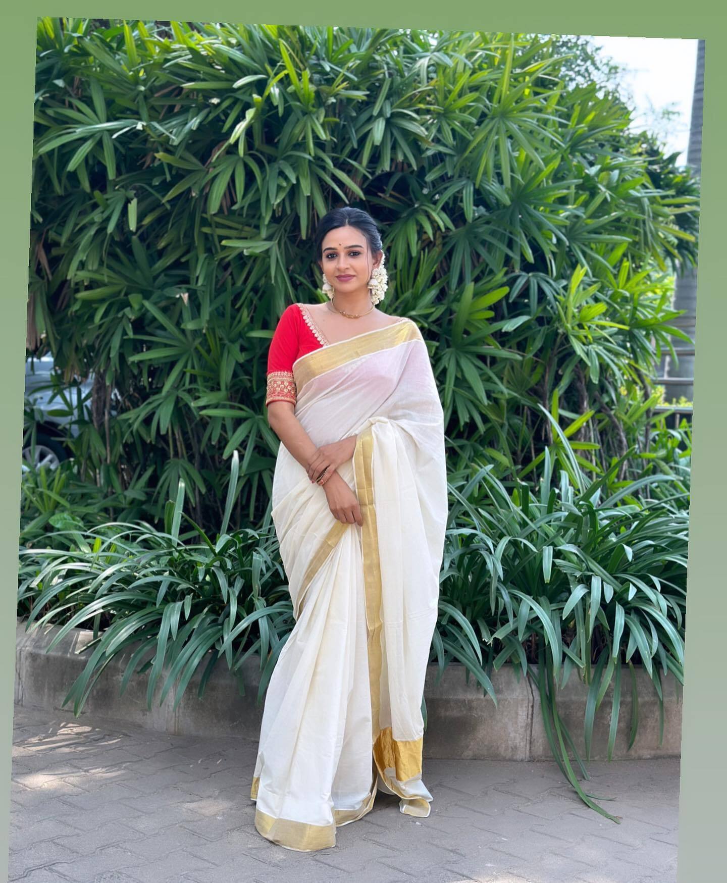 PHOTOS: எண்டே ஓமனக்குட்டி.. மலையாள பெண்ணாக மாறிய பாக்கியலட்சுமி சீரியல் நடிகை.. லேட்டஸ்ட் ...