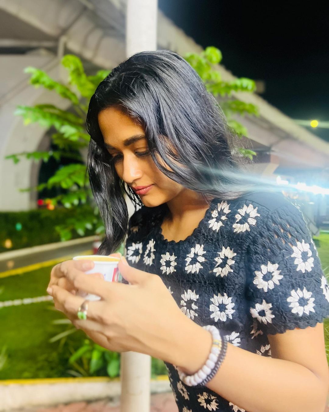PHOTOS: நாம ஜெயிச்சிட்டோம் மாறா.. கேரவன் முன்னாடி வேற லெவெலில் ...