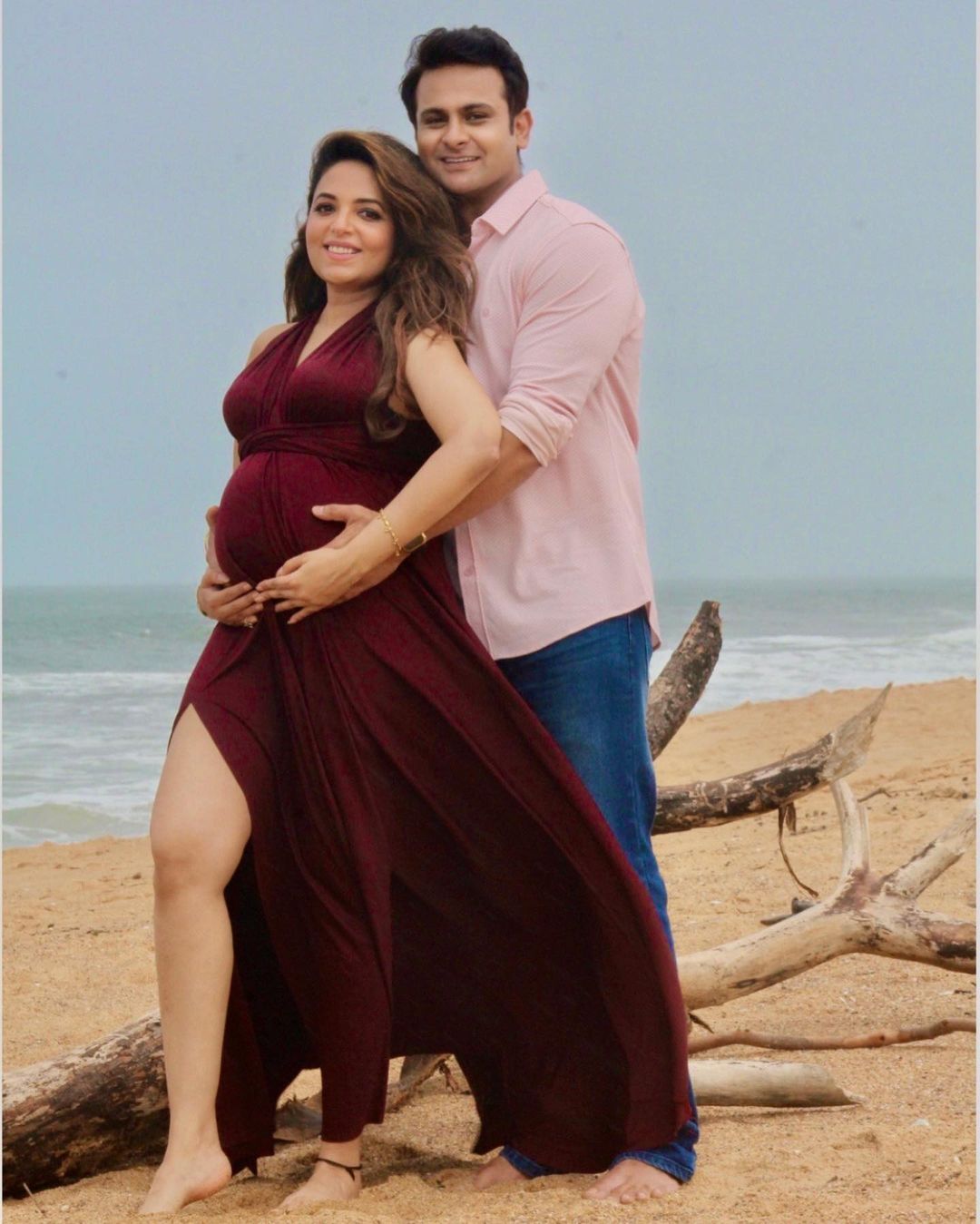 मां बनने वाली हैं टीवी एक्ट्रेस सुगंधा मिश्रा, बेबी बंप फ्लॉन्ट करते ...