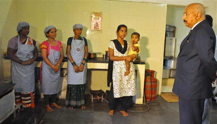 ಕೊಪ್ಪಳ ಹಾಸ್ಟೆಲ್‌ಗಳಿಗೆ ಉಪ ಲೋಕಾಯುಕ್ತರ ದಿಢೀರ್‌ ಭೇಟಿ | Upa Lokayukta ...