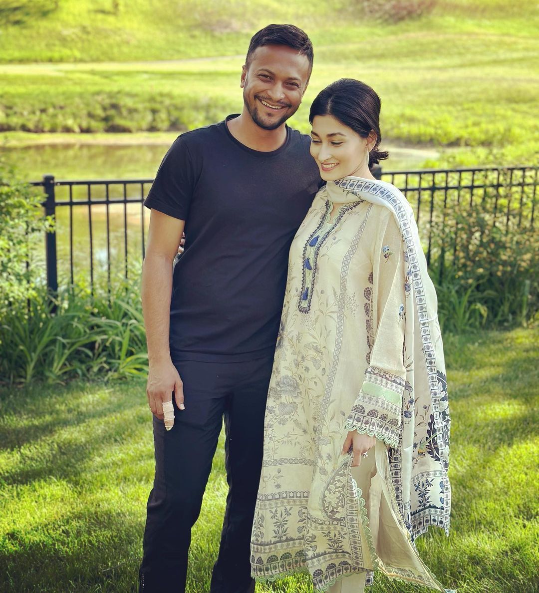 Photos: माशाल्लाह...किसी हुस्न परी से कम नहीं हैं बांग्लादेशी कप्तान की बीवी, ऐसे ही जान नहीं ...