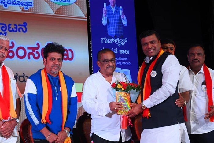 ಕೆಎಂಎಫ್ ಕನ್ನಡ ರಾಜ್ಯೋತ್ಸವದಲ್ಲಿ ಭಾಗಿಯಾದ ಶಿವರಾಜ್‌ ಕುಮಾರ್ | Actor Shivaraj ...