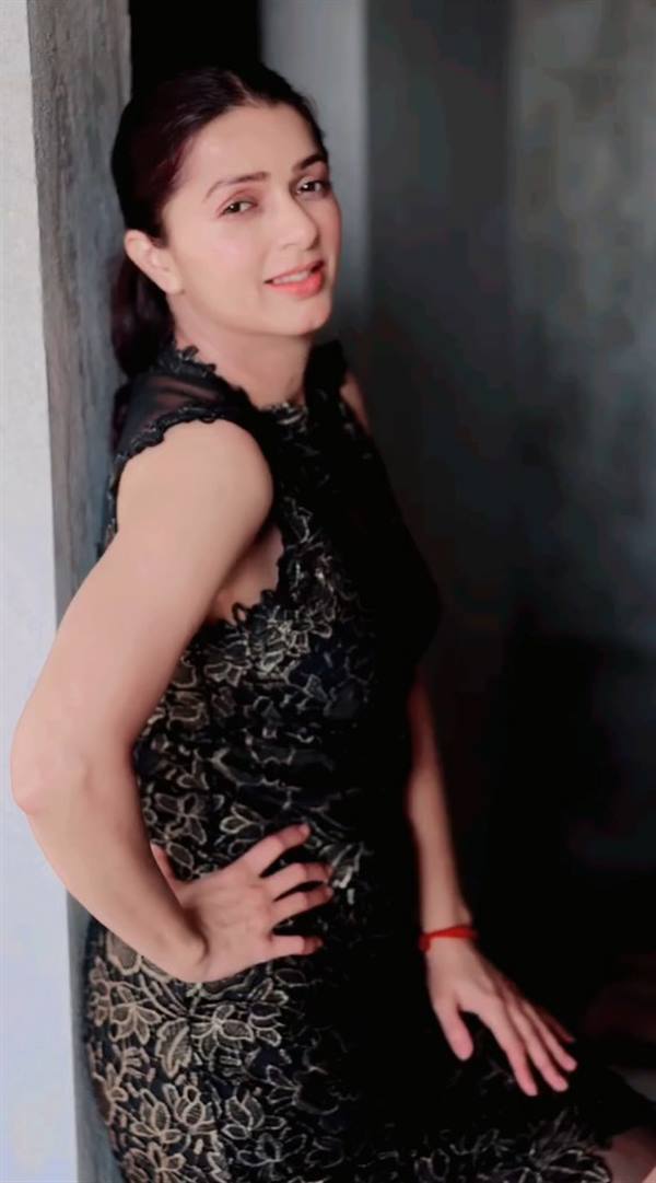 PHOTOS: 44 வயதாகும் 'சில்லுனு ஒரு காதல்' நாயகியா இது! அல்ட்ரா மாடர்ன் ...