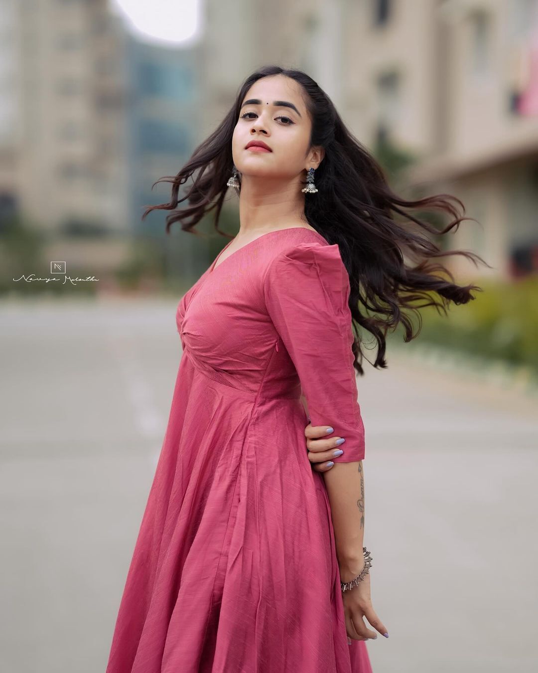 దీప్తి సునైనా వలపుల విందు.. కుర్రకారుకు కంటిమీద కునుకు లేదులే ...