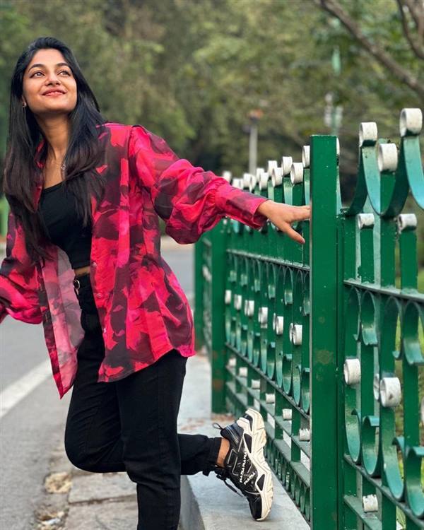 PHOTOS: 'லவ் டுடே' பட நாயகியா இது! கலர்புல் உடையில் மனம் கவர்ந்த ...