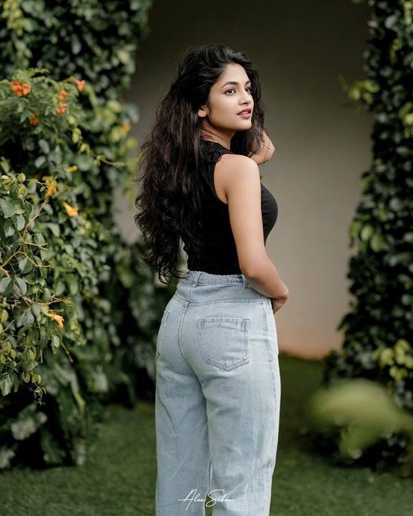 PHOTOS: 'லவ் டுடே' பட நாயகியா இது! கலர்புல் உடையில் மனம் கவர்ந்த ...