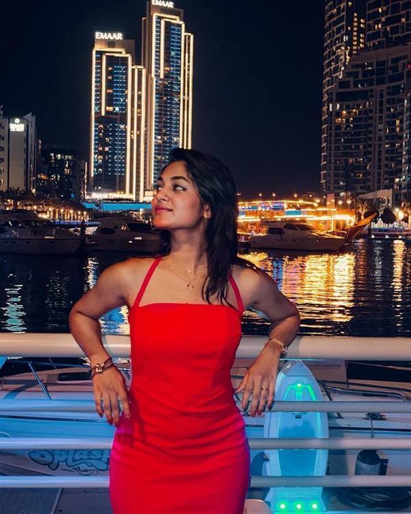 PHOTOS: 'லவ் டுடே' பட நாயகியா இது! கலர்புல் உடையில் மனம் கவர்ந்த ...