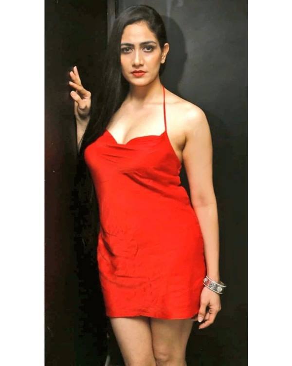 PHOTOS: 'சட்டப்படி குற்றம்' பட நடிகையா இது! அல்ட்ரா மாடர்ன் அவுட் ...