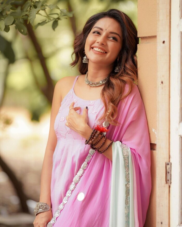 క్యూట్ అందాలతో కవ్విస్తున్న కేరళ కుట్టి మహిమా నంబియార్ | Actress Mahima ...