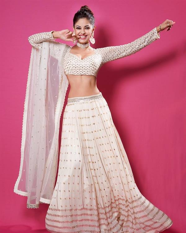 PHOTOS: எஸ்.ஜே.சூர்யா பட நடிகையா இது! இன்ஸ்டாவை கலக்கும் மீரா ...