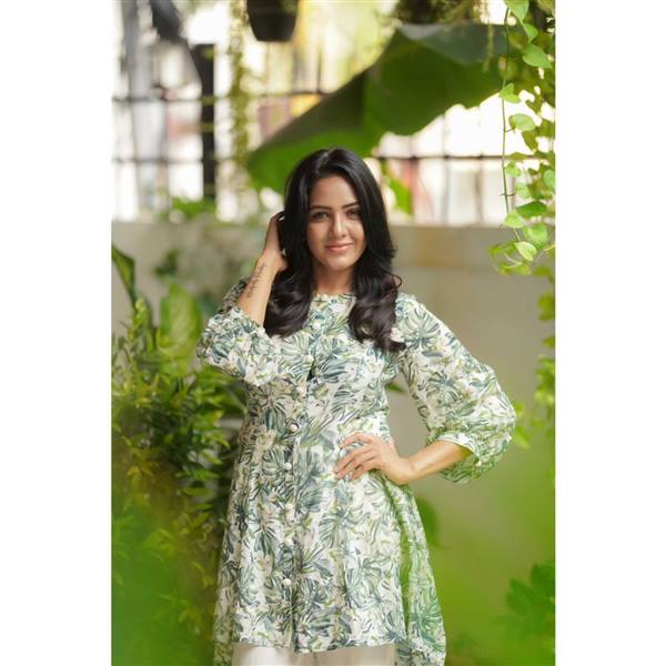 PHOTOS: சிம்பிள் போட்டோஷூட்டில் 'துணிவு' பட நடிகை.. லேட்டஸ்ட் க்ளிக்ஸ் ...