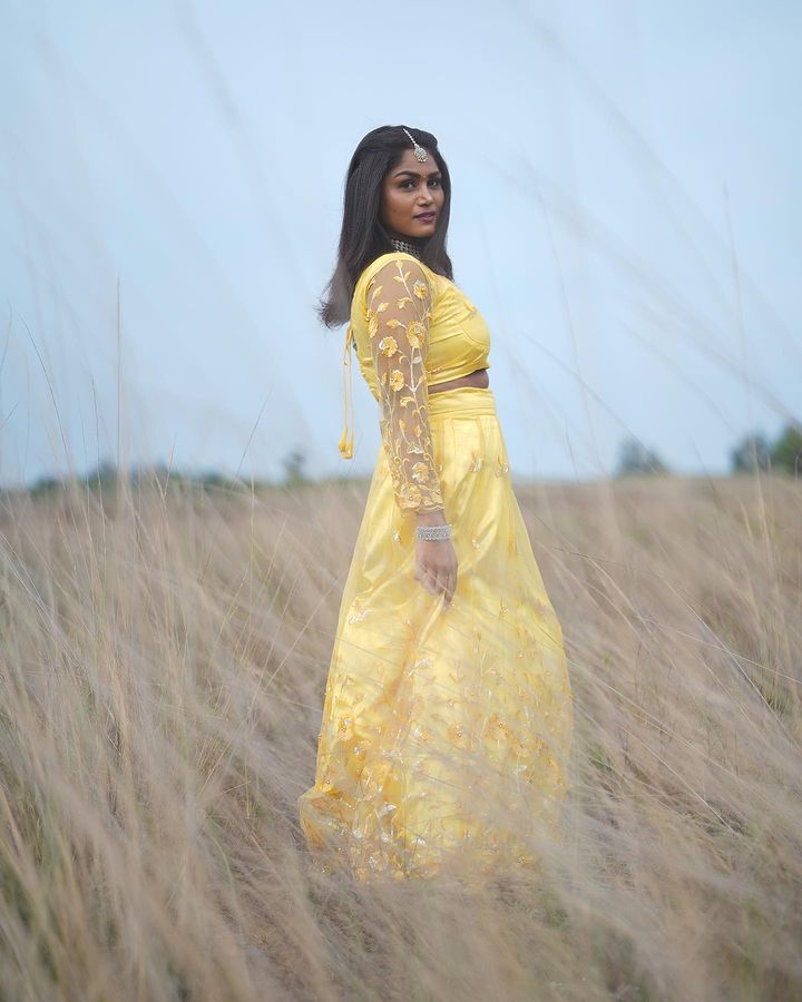 PHOTOS: போட்டோஷூட்டில் கலக்கும் சீரியல் நடிகை.. ரோஜா ஸ்ரீயின் ரீசன்ட் க்ளிக்ஸ்! | Actress Roja ...