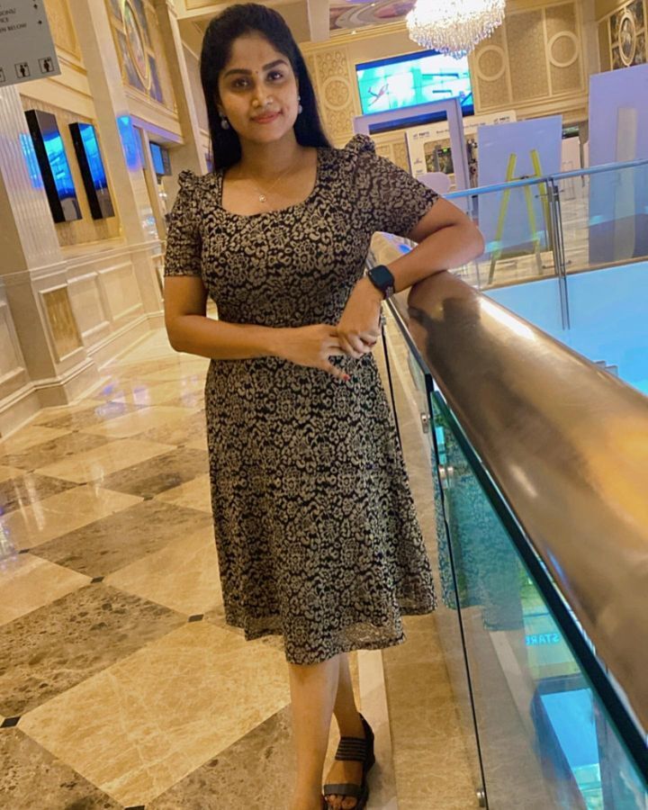 PHOTOS: போட்டோஷூட்டில் கலக்கும் சீரியல் நடிகை.. ரோஜா ஸ்ரீயின் ரீசன்ட் க்ளிக்ஸ்! | Actress Roja ...