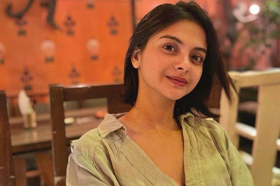 শার্টেই কামাল শোলাঙ্কির, অভিনেত্রীর নয়া অবতারে মুগ্ধ নেটবাসী | Actress ...