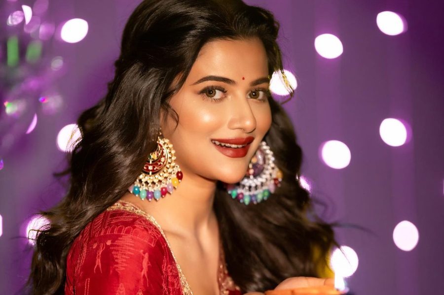 দীপাবলিতে খুশির মুডে সোশ্যাল মিডিয়ায় ধরা দিলেন ঊষসী, শুভেচ্ছা জানালেন ...