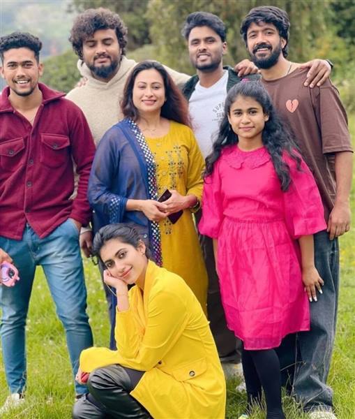 PHOTOS: ரொமான்ஸ் மூலம் பாப்புலரான பிக் பாஸ் ஐஷு.. இணையத்தில் ட்ரெண்டாகும் ஐஷுவின் குடும்ப ...