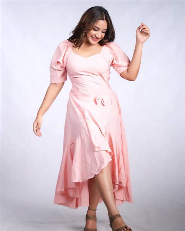 PHOTOS: பிங்க் அவுட் பிட்டில்.. பிக் பாஸ் ரவீனா தாஹாவின் ரீசன்ட் ...