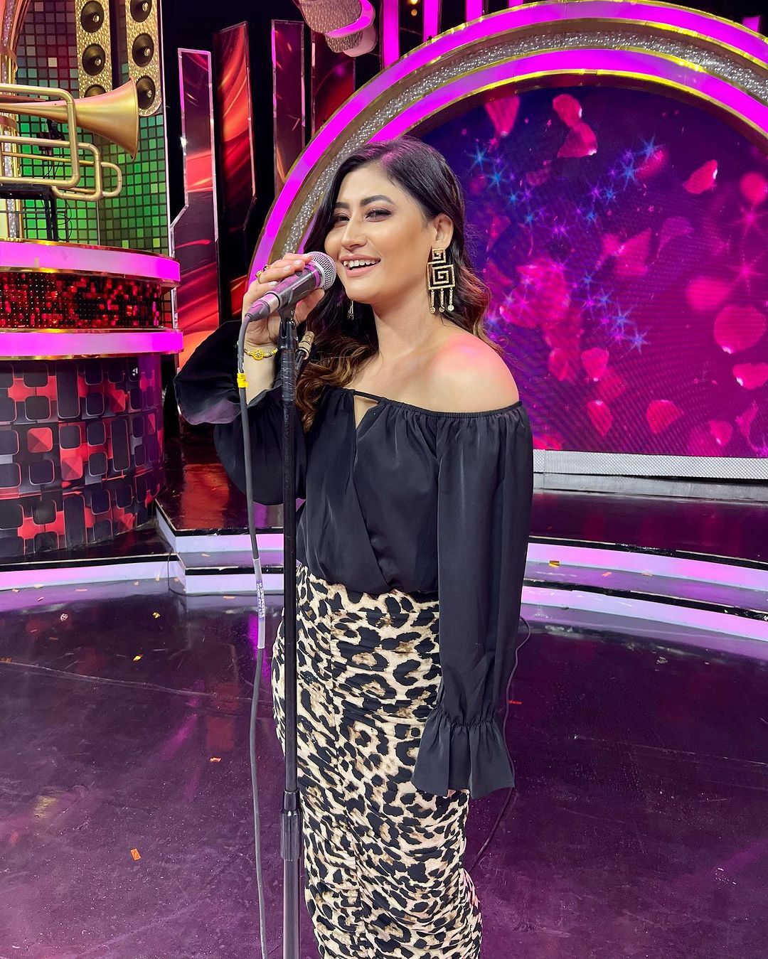 PHOTOS: படு மாடர்னாக களமிறங்கிய 'குக் வித் கோமாளி' பிரபலம்.. கமெண்டுகளை ...