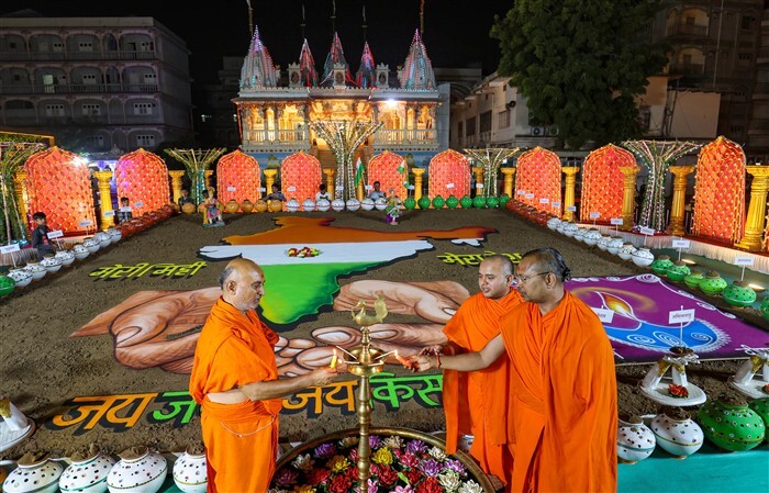 In Pics: India Glows with Diwali Preparations - Oneindia