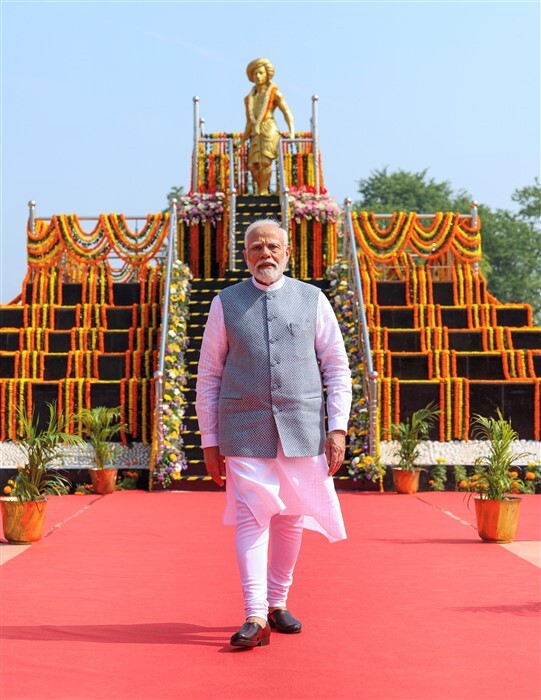 In Pics: PM Modi Honors Birsa Munda at Ancestral Home in Jharkhand ...