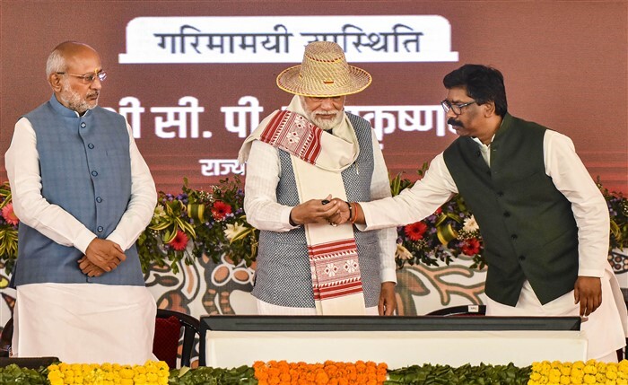 In Pics: PM Modi Honors Birsa Munda at Ancestral Home in Jharkhand ...