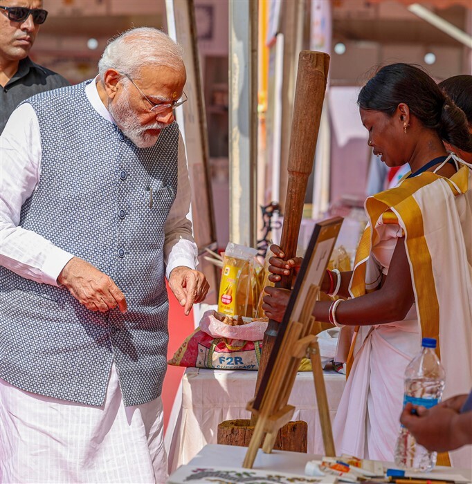 In Pics: PM Modi Honors Birsa Munda at Ancestral Home in Jharkhand ...