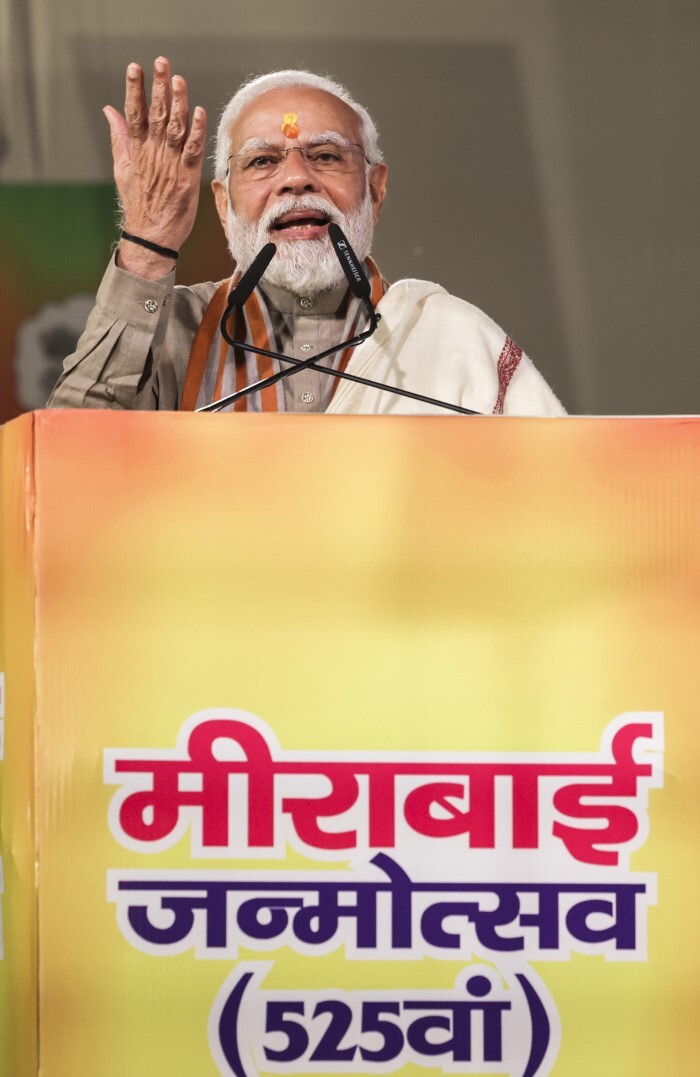 In Pics: PM Modi Joins Mirabai Janmotsav at Sri Krishna Temple, Mathura ...