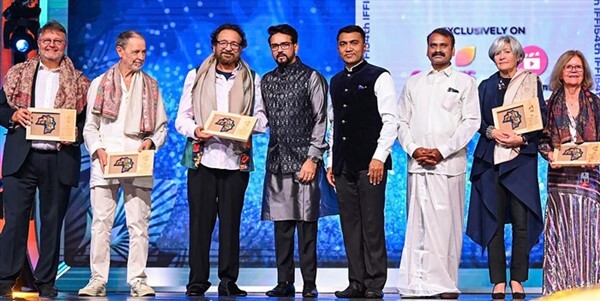 In Pics: Sara Ali Khan, Madhuri Dixit & Others Felicitated at IFFI in Goa - Oneindia