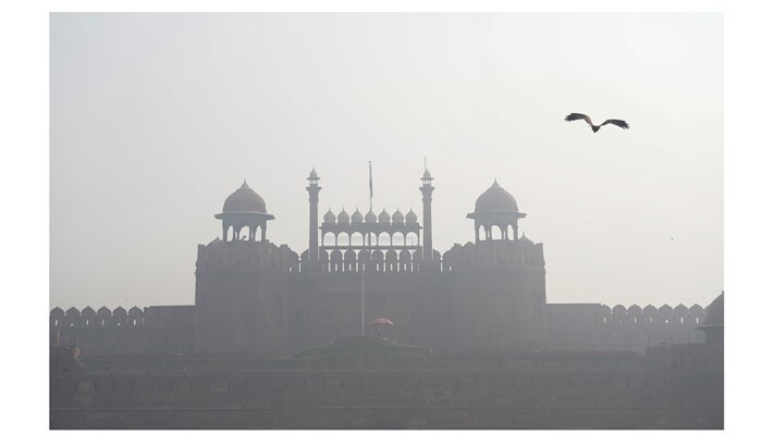 In Pics: Taj Mahal, Red Fort Vanish in Smog as Delhi's AQI Reaches 399 ...
