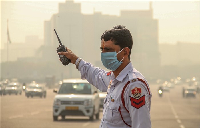 In Pics: Taj Mahal, Red Fort Vanish in Smog as Delhi's AQI Reaches 399 ...
