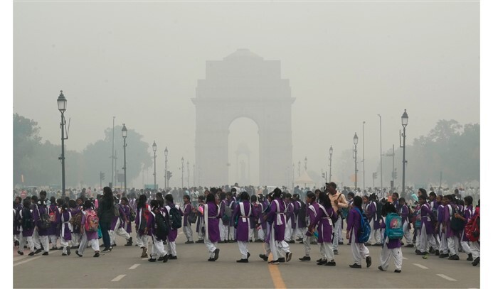 In Pics: Taj Mahal, Red Fort Vanish in Smog as Delhi's AQI Reaches 399 ...