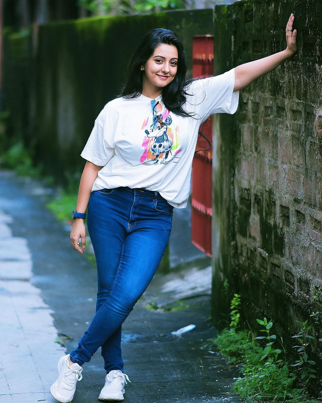 সাদা টি-শার্টে লাস্যময়ী শ্রাবণী, নয়া অবতারে ঘুম উড়ছে নেটবাসীর ...