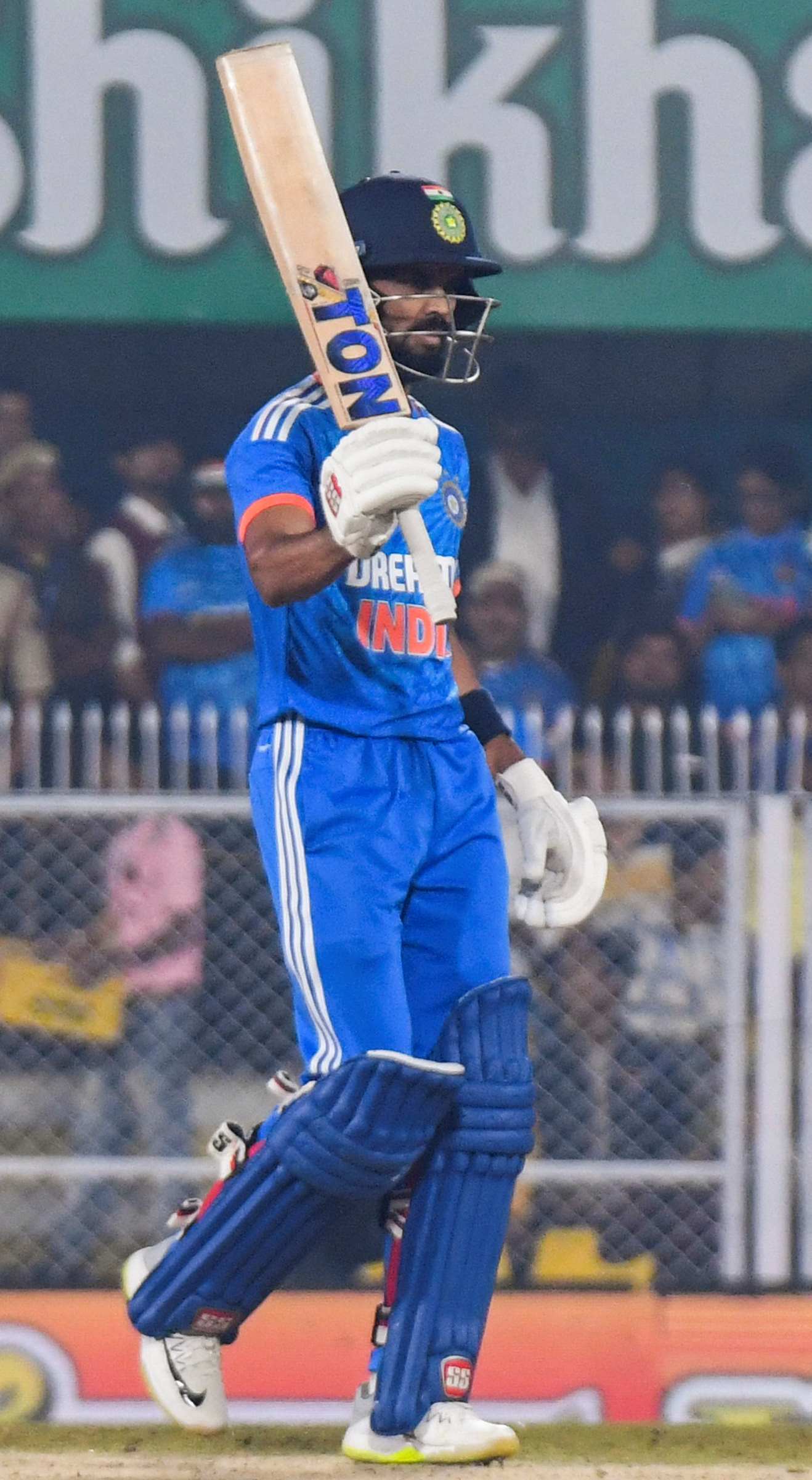 IND v AUS: मैक्सवेल का तूफानी शतक, प्रसिद्द कृष्णा के आखिरी ओवर में 21 ...