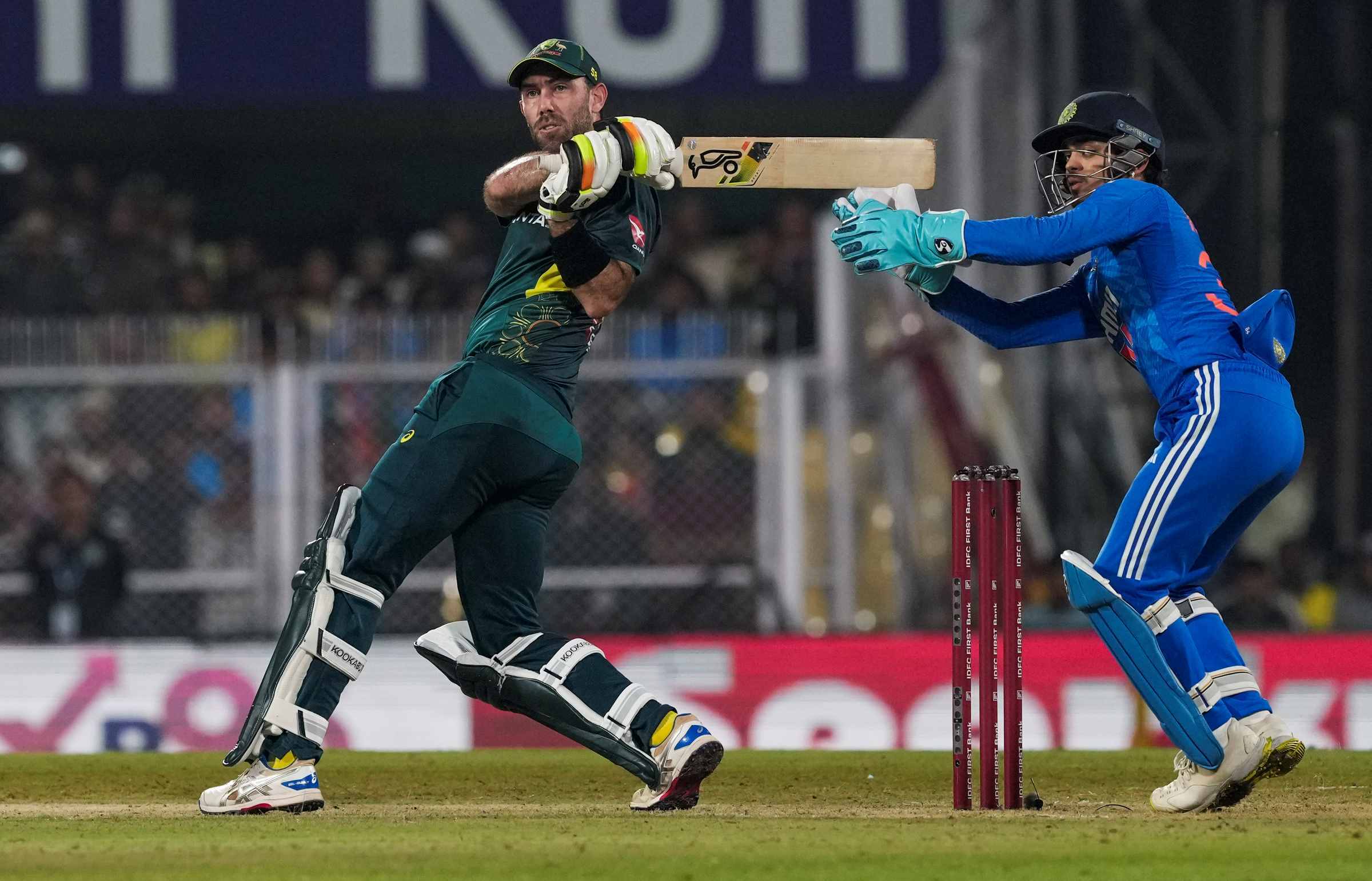 IND v AUS: मैक्सवेल का तूफानी शतक, प्रसिद्द कृष्णा के आखिरी ओवर में 21 ...