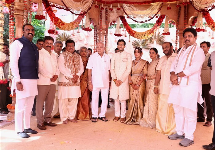 ಅರಮನೆ ಮೈದಾನದಲ್ಲಿ 'ಶಾಮನೂರು-ಪಾಟೀಲ್' ಮಕ್ಕಳ ವಿವಾಹ ಸಂಭ್ರಮ: ವಧು-ವರಗೆ ...