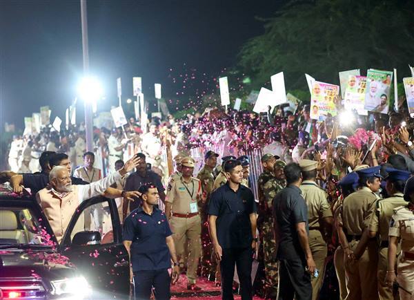 PHOTOS: பிரதமருக்கு உற்சாக வரவேற்பு.. திருப்பதி ஏழுமலையான் கோவிலில் ...