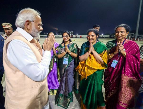 PHOTOS: பிரதமருக்கு உற்சாக வரவேற்பு.. திருப்பதி ஏழுமலையான் கோவிலில் ...