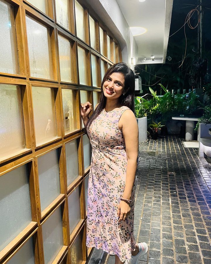 PHOTOS: போட்டோஷூட்டில் கலக்கும் ரம்யா பாண்டியன்.. ஸ்டன்னான ரசிகர்கள்.. கலக்கல் பிக்ஸ் இதோ ...