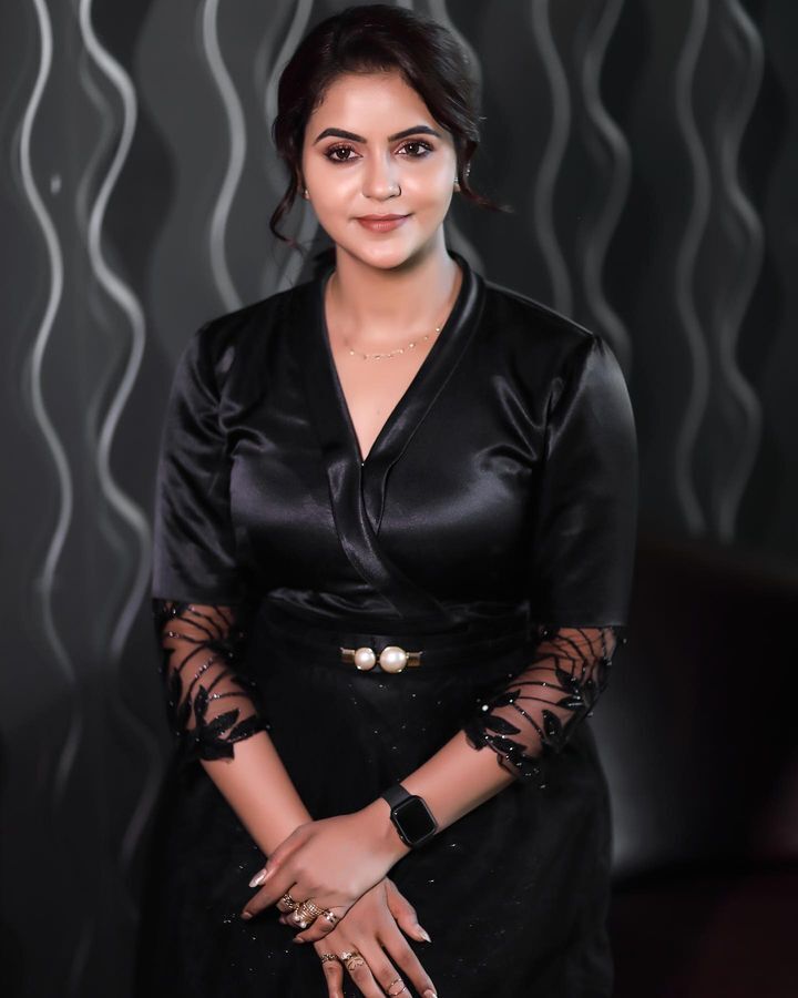 PHOTOS: மாலையும் கழுத்துமாய்.. 'கயல்' சீரியல் நாயகியின் கலக்கல் ...