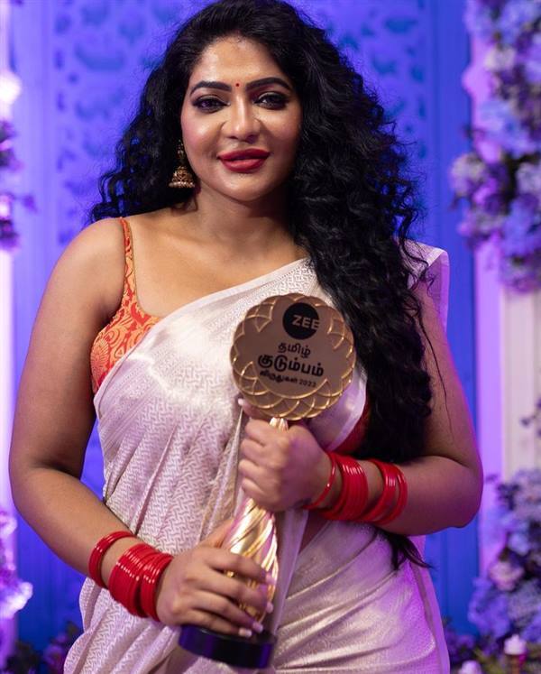 PHOTOS: பாக்கியலட்சுமி ராதிகாவின் ரீசன்ட் போட்டோஸ்.. ஸ்டன்னான ஃபேன்ஸ் ...