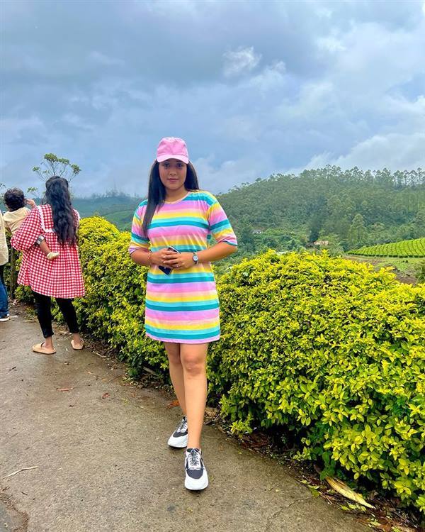 PHOTOS: மூணார் வைப்ஸ்.. சீரியல் நடிகை ஸ்ரீநிதியின் போட்டோஸ் ஸ்டில்ஸ் ...